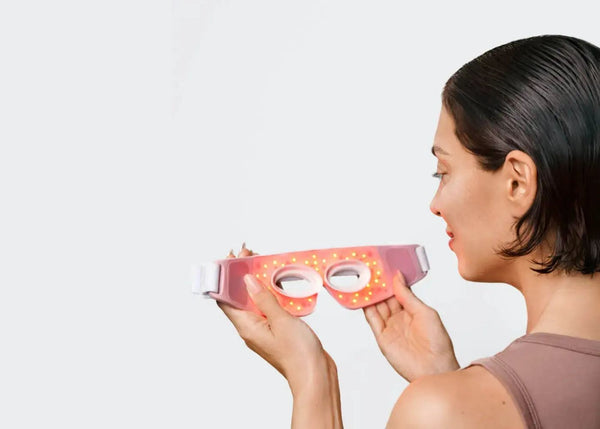 LED Eye Masks in Skincare Routine | Optimal Timing & Application - Solawave
